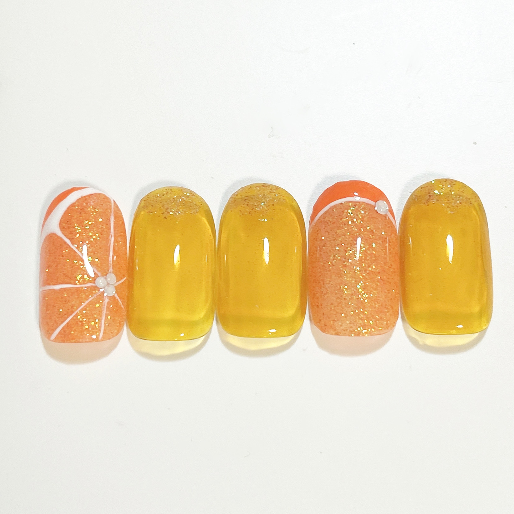 夏にぴったり！オレンジ ネイルのトレンドデザイン🍹 - Bijou Nails（ビジューネイルズ）