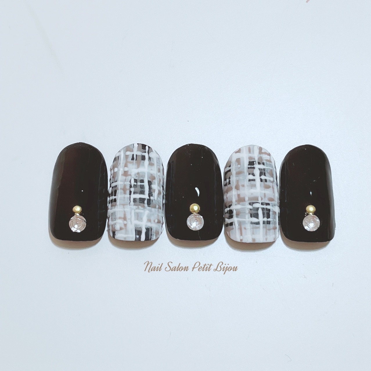 クリスマスに映える！おしゃれな大人のためのツイードネイルデザイン - Bijou Nails（ビジューネイルズ）